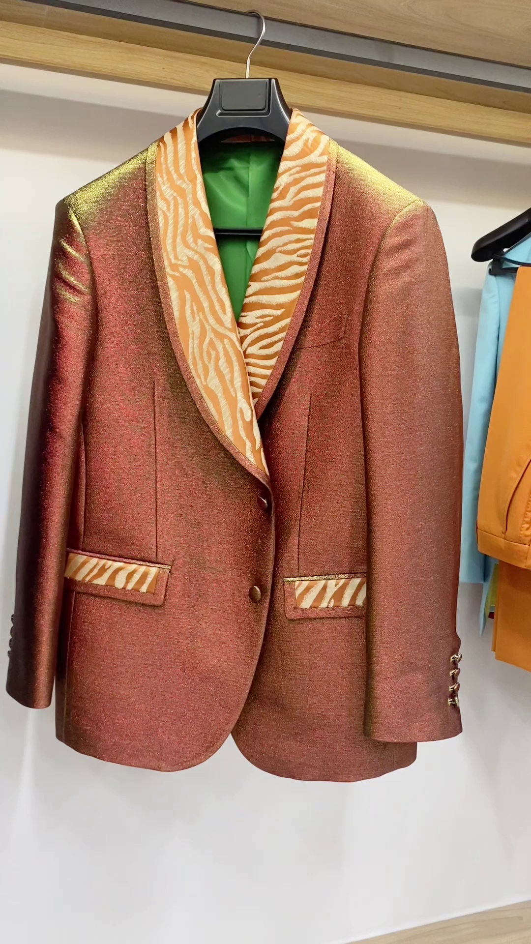 Oem Printed Suits With Embroidery